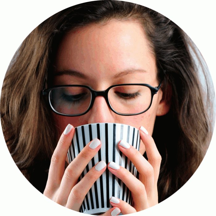 This is a manicure blog run by Mona, a Swedish/Egyptian DIY-enthusiast ...